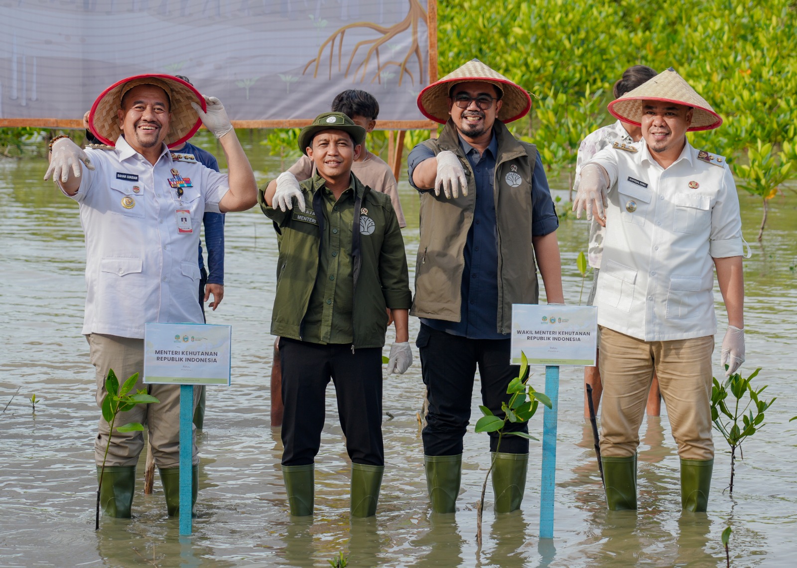 Menhut Targetkan Rehabilitasi Mangrove 15.387 Hektare di Empat Provinsi pada 2025 - Ecobiz Asia