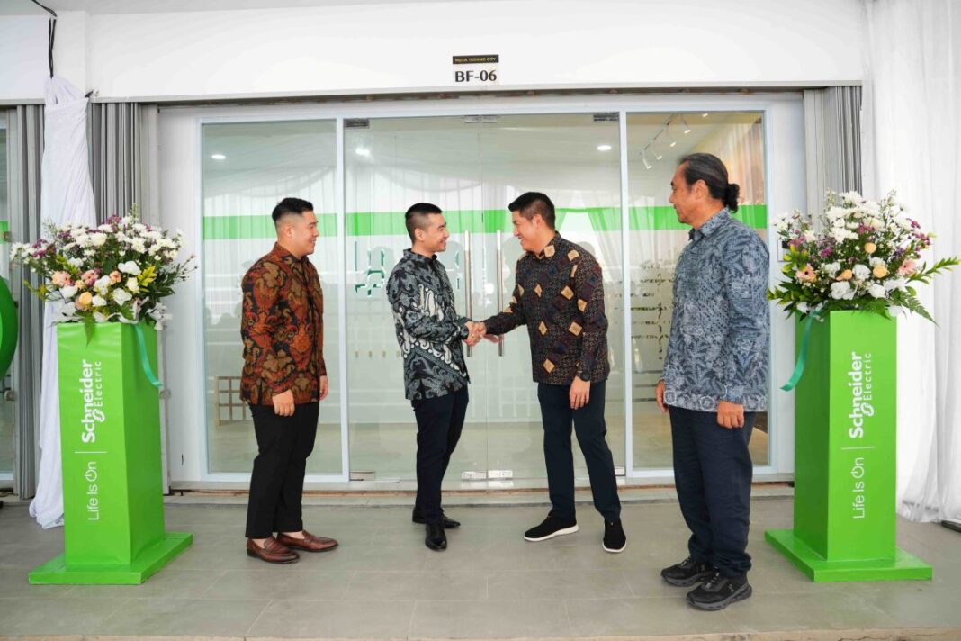 Schneider Electric Resmikan Service Hub Batam, Perkuat Dukungan Teknis ...