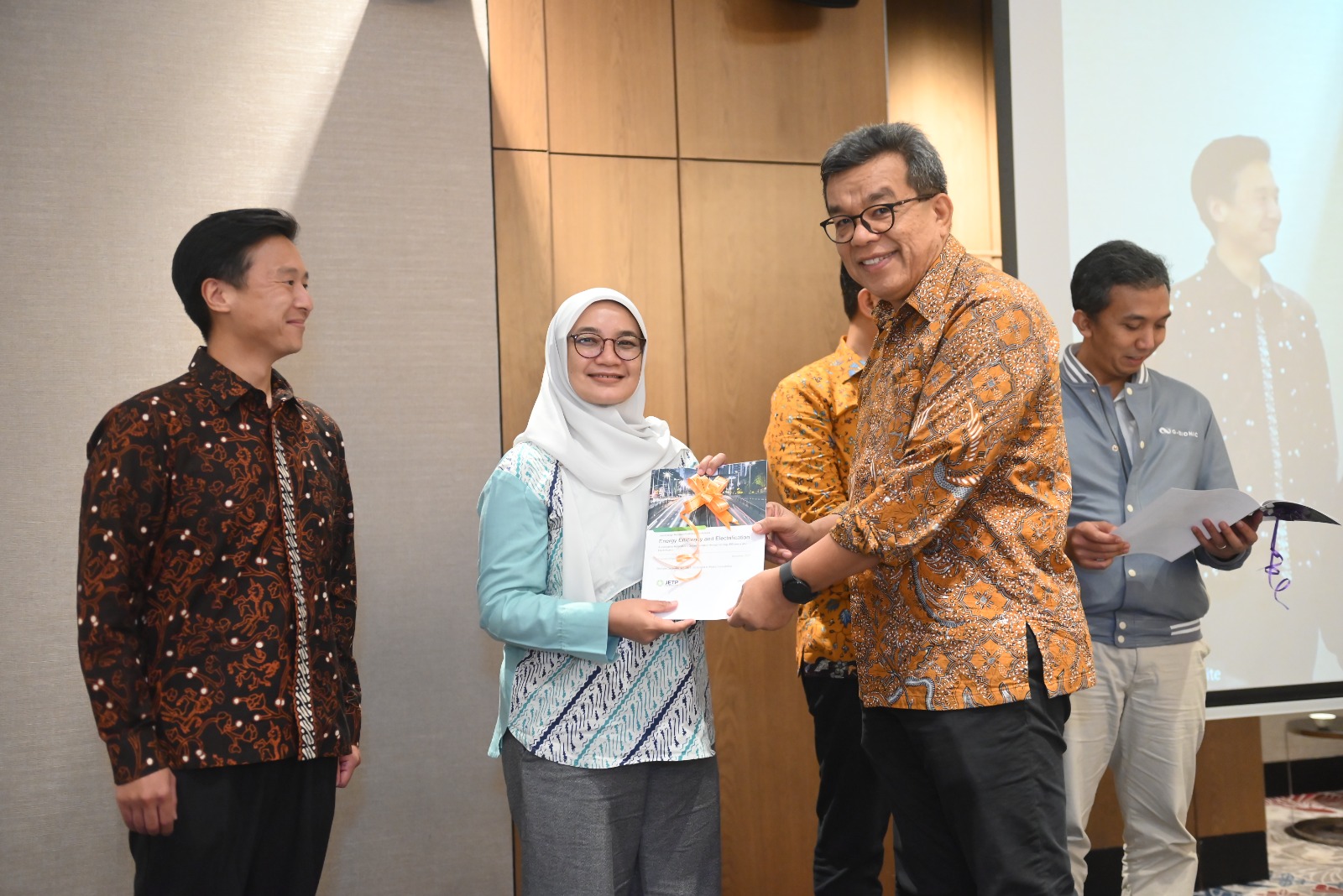Clean Energy as Indonesia’s Growth Story: JETP Report Launched with UK ...